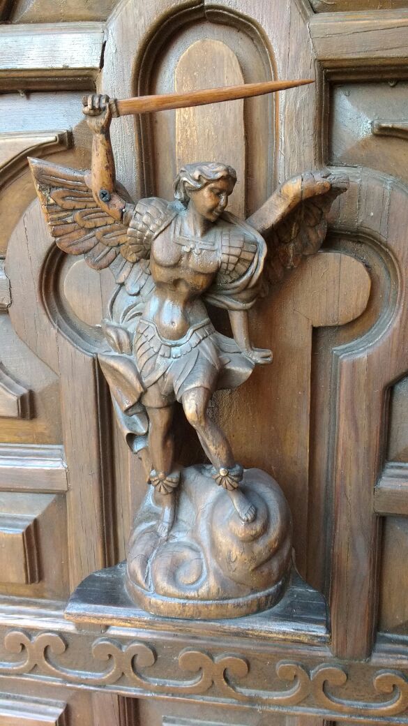 San Miguel Arcángel con su espada – San Miguel Arcángel